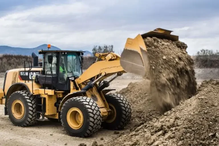Loaders vs. Excavators: Your Guide to Their Key Applications and ...