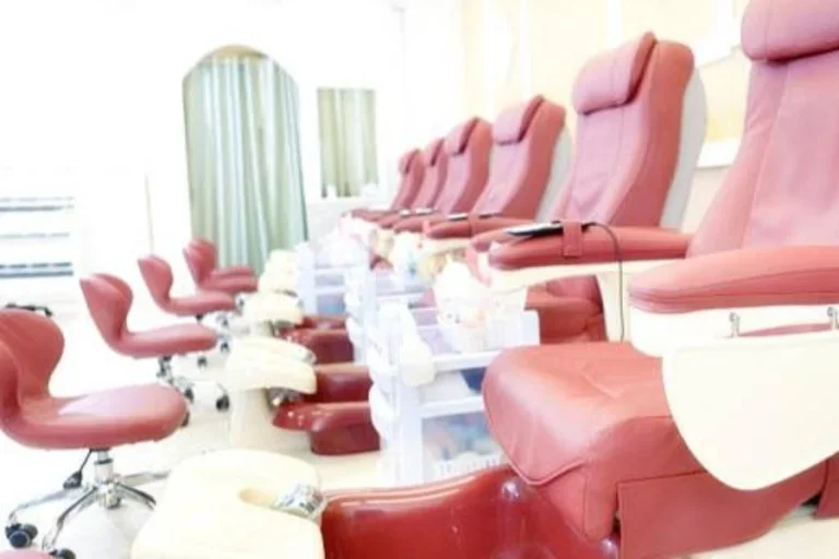 How To Choose the Right Pedicure Chair in 2024