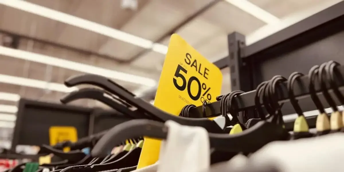 Retail Sales Volumes in UK Drop 3.2% in December 2023