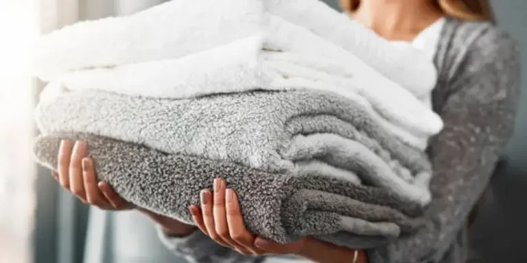 Towel Tech and Trends: What's Hot in 2024 for Online Bath Linen Sales