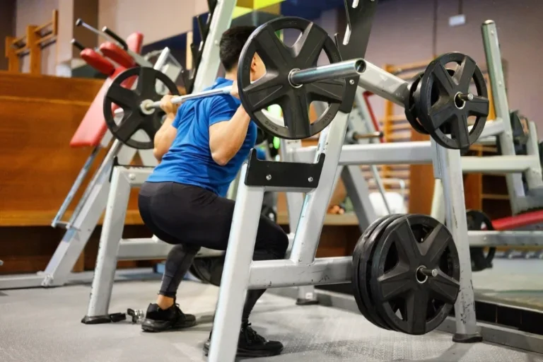 Mastering the Art of the Squat: A Deep Dive into the Squat Machine