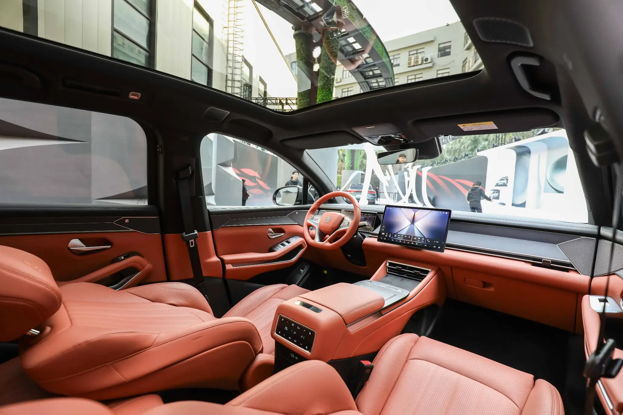 大幅なアップグレード！ BYD Han L と Tang L が発表されました。1,000 馬力以上、0-100 km/h 加速 2.7 秒！