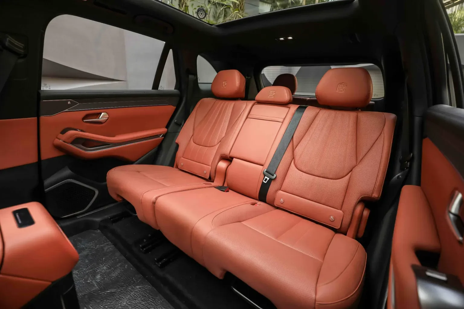 大幅なアップグレード！ BYD Han L と Tang L が発表されました。1,000 馬力以上、0-100 km/h 加速 2.7 秒！