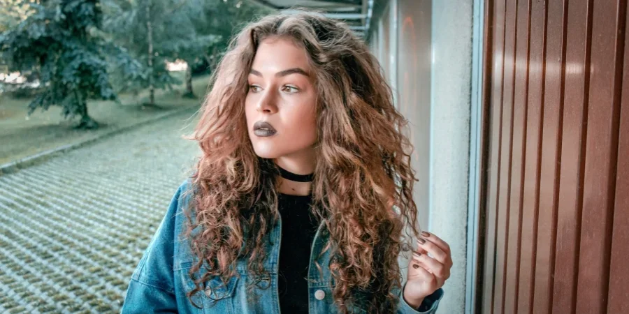 Ash Blonde Highlights: Complete Guide to Cool-Toned Dimension