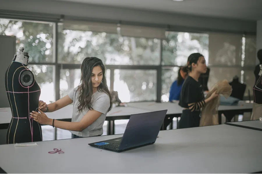 Choosing Mannequins for Clothing Design Models: A Complete Guide